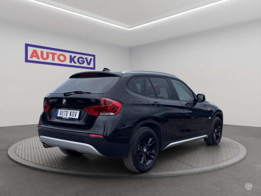 Melns BMW X1 2010 Viļņa, ar dzinēja tilpumu 2.00 L un nobraukumu 300 tūkst. km par 6999 €, foto 6 vietnē AUTOMOTO.COM.LV