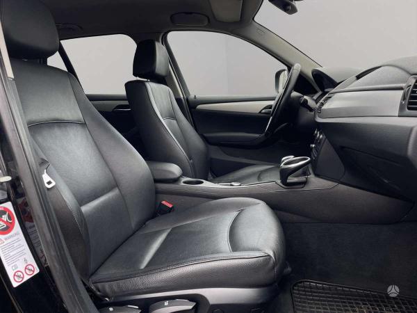 Black BMW X1 2010 in Vilnius, with an engine capacity of 2.00 L and mileage of 300 thousand km for 6999 €, photo 8 on AUTOMOTO.COM.LV