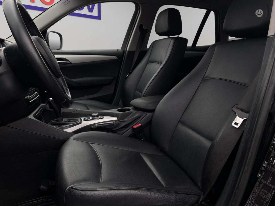 Melns BMW X1 2010 Viļņa, ar dzinēja tilpumu 2.00 L un nobraukumu 300 tūkst. km par 6999 €, foto 14 vietnē AUTOMOTO.COM.LV