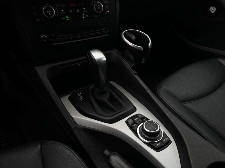 Melns BMW X1 2010 Viļņa, ar dzinēja tilpumu 2.00 L un nobraukumu 300 tūkst. km par 6999 €, foto 18 vietnē AUTOMOTO.COM.LV