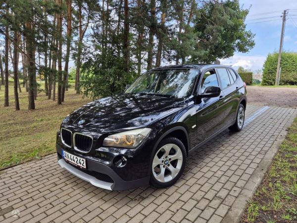 Black BMW X1 2010 in Utena, with an engine capacity of 3.00 L and mileage of 290 thousand km for 3490 €, photo 1 on AUTOMOTO.COM.LV