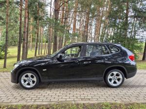 Black BMW X1 2010 in Utena, with an engine capacity of 3.00 L and mileage of 290 thousand km for 3490 €, photo 6 on AUTOMOTO.COM.LV