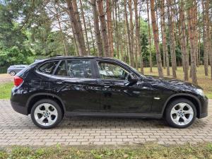 Black BMW X1 2010 in Utena, with an engine capacity of 3.00 L and mileage of 290 thousand km for 3490 €, photo 7 on AUTOMOTO.COM.LV