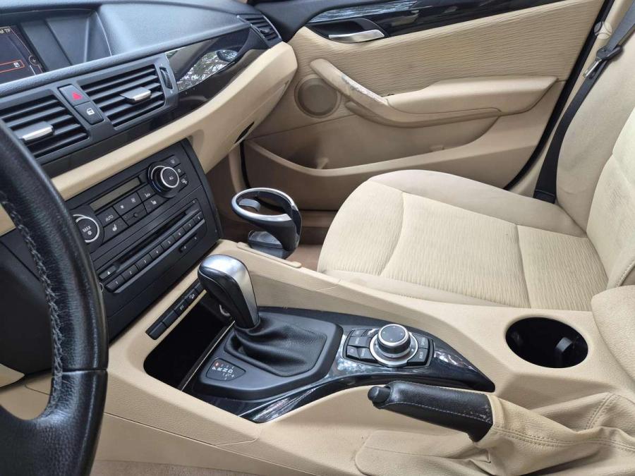 Black BMW X1 2010 in Utena, with an engine capacity of 3.00 L and mileage of 290 thousand km for 3490 €, photo 12 on AUTOMOTO.COM.LV