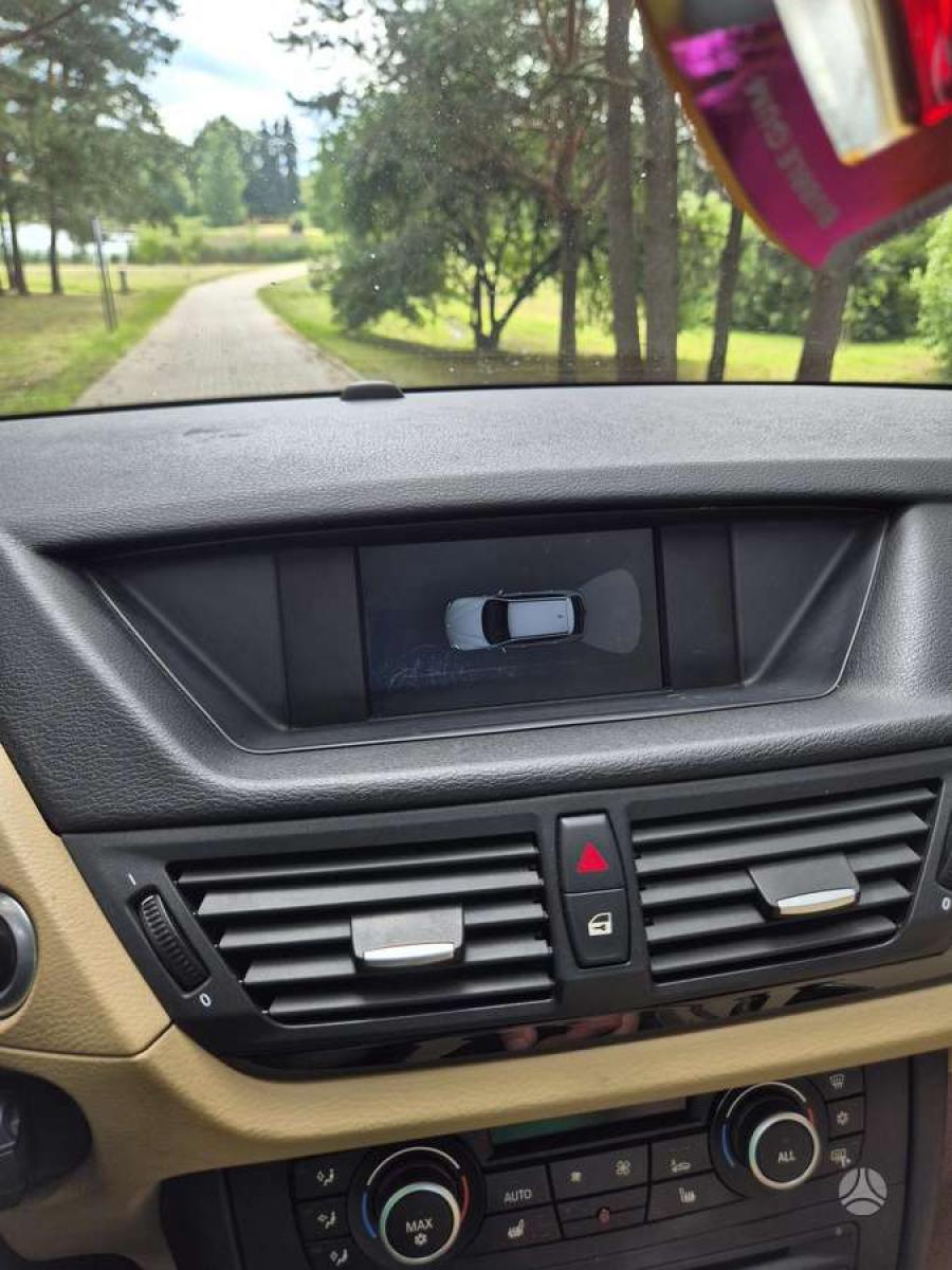 Black BMW X1 2010 in Utena, with an engine capacity of 3.00 L and mileage of 290 thousand km for 3490 €, photo 17 on AUTOMOTO.COM.LV