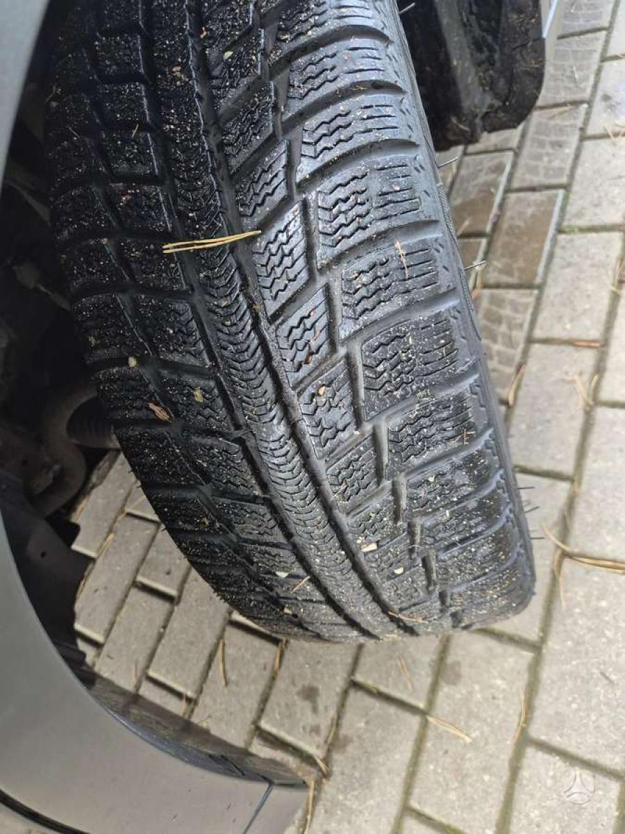 Black BMW X1 2010 in Utena, with an engine capacity of 3.00 L and mileage of 290 thousand km for 3490 €, photo 21 on AUTOMOTO.COM.LV