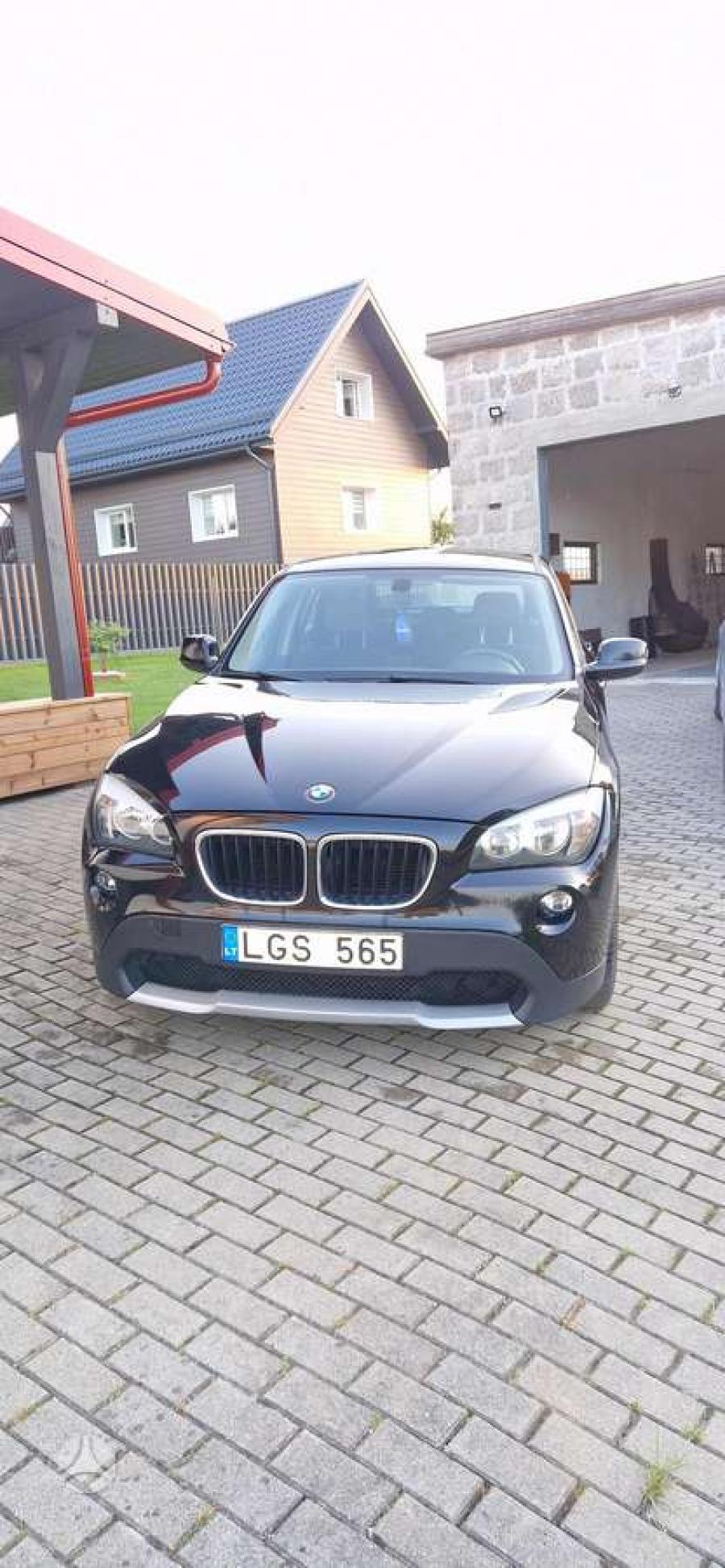 Melns BMW X1 2010 Viļņa, ar dzinēja tilpumu 2.00 L un nobraukumu 340 tūkst. km par 4200 €, foto 1 vietnē AUTOMOTO.COM.LV
