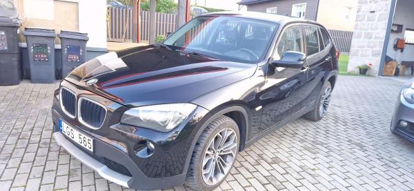 Black BMW X1 2010 in Vilnius, with an engine capacity of 2.00 L and mileage of 340 thousand km for 4200 €, photo 6 on AUTOMOTO.COM.LV