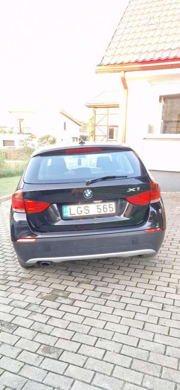 Black BMW X1 2010 in Vilnius, with an engine capacity of 2.00 L and mileage of 340 thousand km for 4200 €, photo 7 on AUTOMOTO.COM.LV