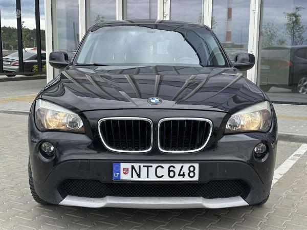 Black BMW X1 2010 in Vilnius, with an engine capacity of 2.00 L and mileage of 328 thousand km for 6150 €, photo 2 on AUTOMOTO.COM.LV
