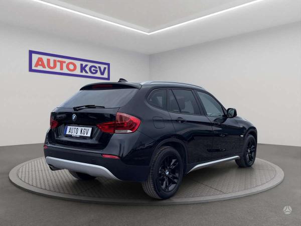 Black BMW X1 2010 in Vilnius, with an engine capacity of 2.00 L and mileage of 300 thousand km for 6999 €, photo 6 on AUTOMOTO.COM.LV