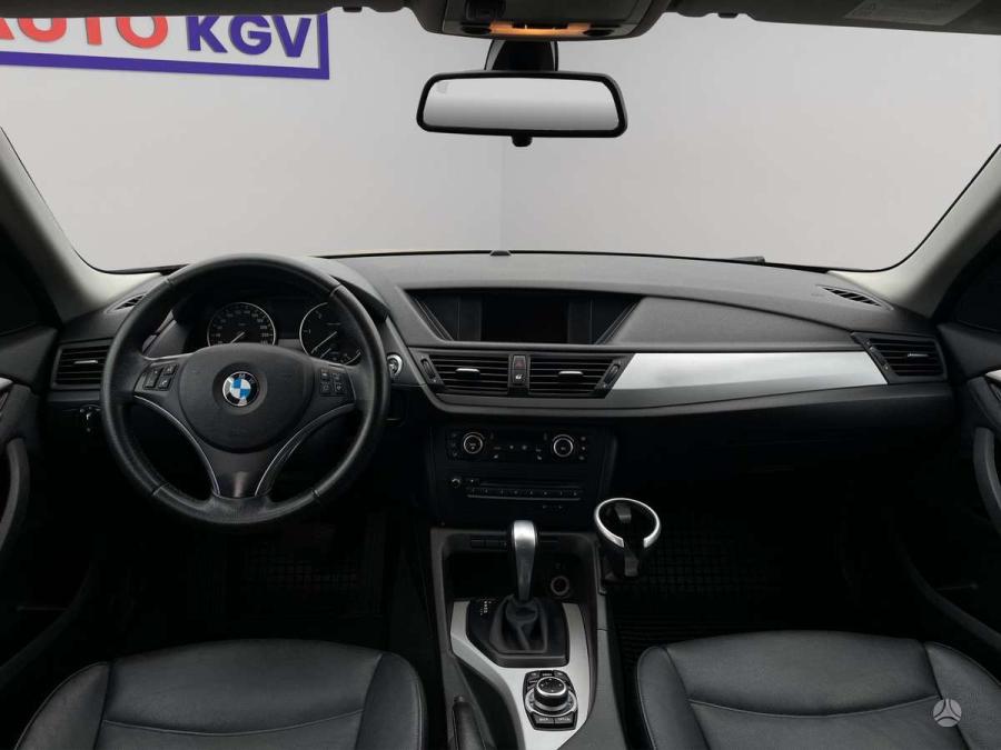 Black BMW X1 2010 in Vilnius, with an engine capacity of 2.00 L and mileage of 300 thousand km for 6999 €, photo 13 on AUTOMOTO.COM.LV
