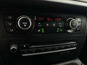 Black BMW X1 2010 in Vilnius, with an engine capacity of 2.00 L and mileage of 300 thousand km for 6999 €, photo 17 on AUTOMOTO.COM.LV