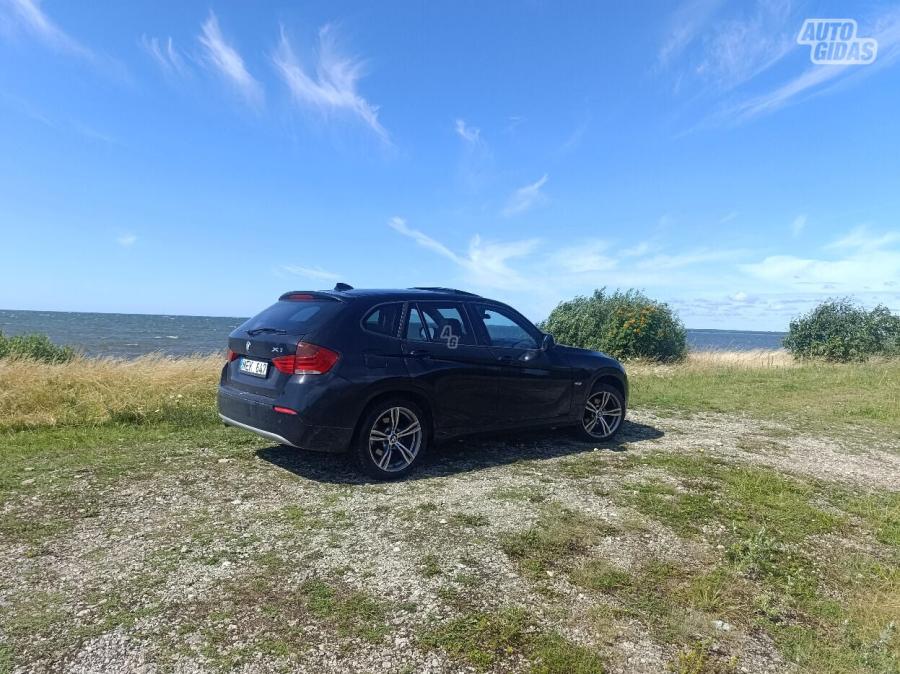 Black BMW X1 2010 in Vilnius, with an engine capacity of 2.00 L and mileage of 230 thousand km for 5300 €, photo 5 on AUTOMOTO.COM.LV