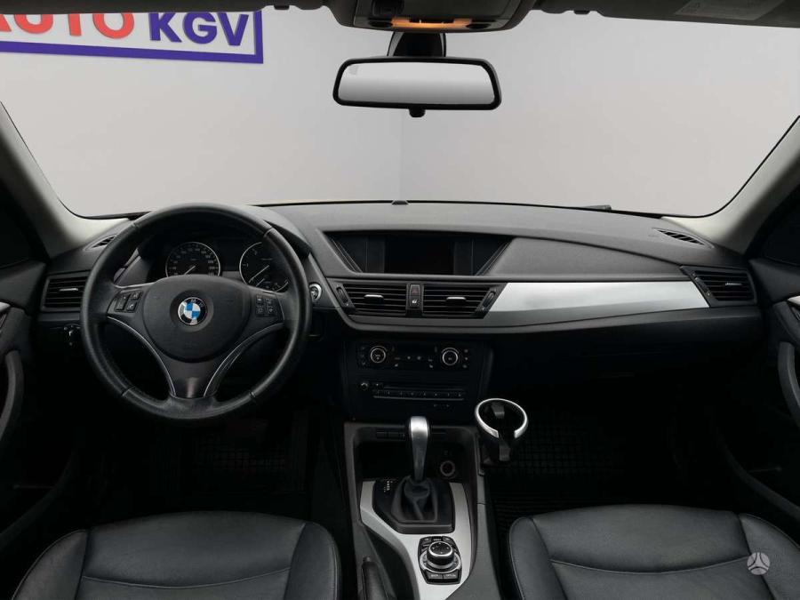 Black BMW X1 2010 in Vilnius, with an engine capacity of 2.00 L and mileage of 300 thousand km for 6999 €, photo 13 on AUTOMOTO.COM.LV