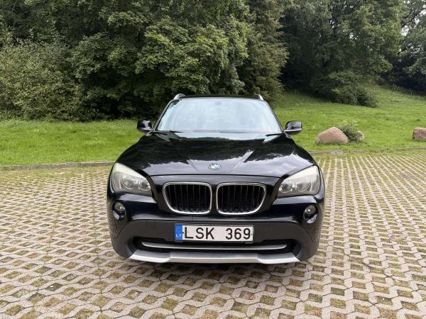 Melns BMW X1 2010 Viļņa, ar dzinēja tilpumu 2.00 L un nobraukumu 320 tūkst. km par 5200 €, foto 1 vietnē AUTOMOTO.COM.LV