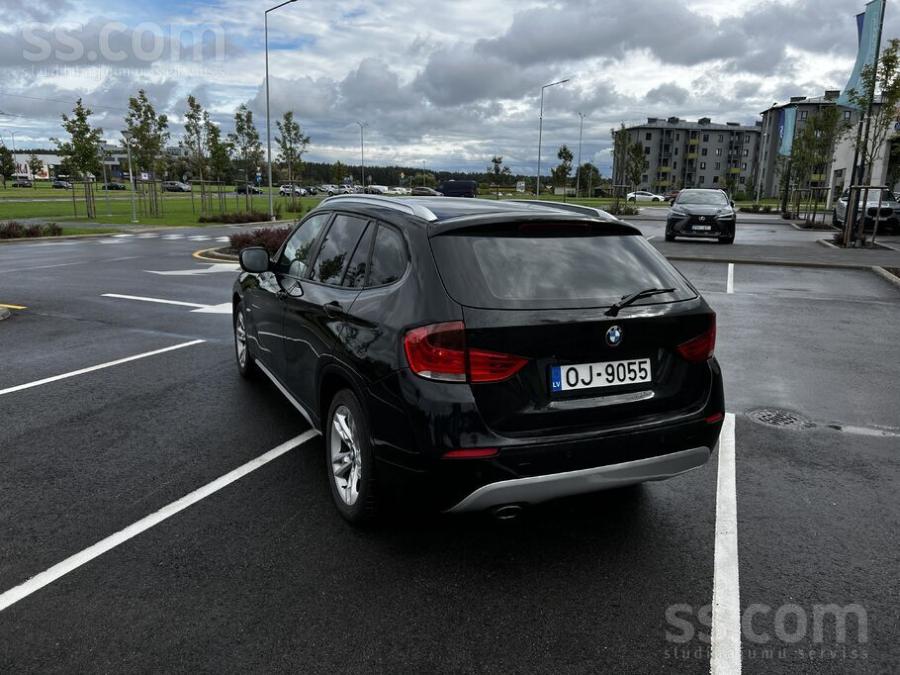Black BMW X1 2010 in Riga, with an engine capacity of 2.00 L and mileage of 343 thousand km for 4500 €, photo 3 on AUTOMOTO.COM.LV