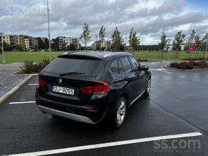 Black BMW X1 2010 in Riga, with an engine capacity of 2.00 L and mileage of 343 thousand km for 4500 €, photo 4 on AUTOMOTO.COM.LV
