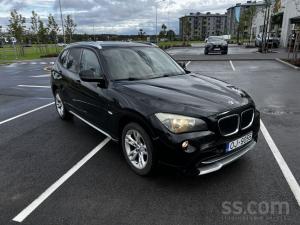 Black BMW X1 2010 in Riga, with an engine capacity of 2.00 L and mileage of 343 thousand km for 4500 €, photo 7 on AUTOMOTO.COM.LV