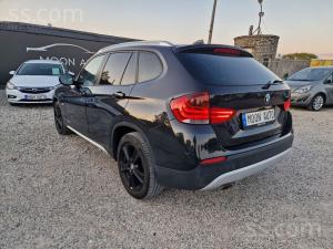 Black BMW X1 2011 in Liepaja, with an engine capacity of 2.00 L and mileage of 284 thousand km for 16000 €, photo 4 on AUTOMOTO.COM.LV