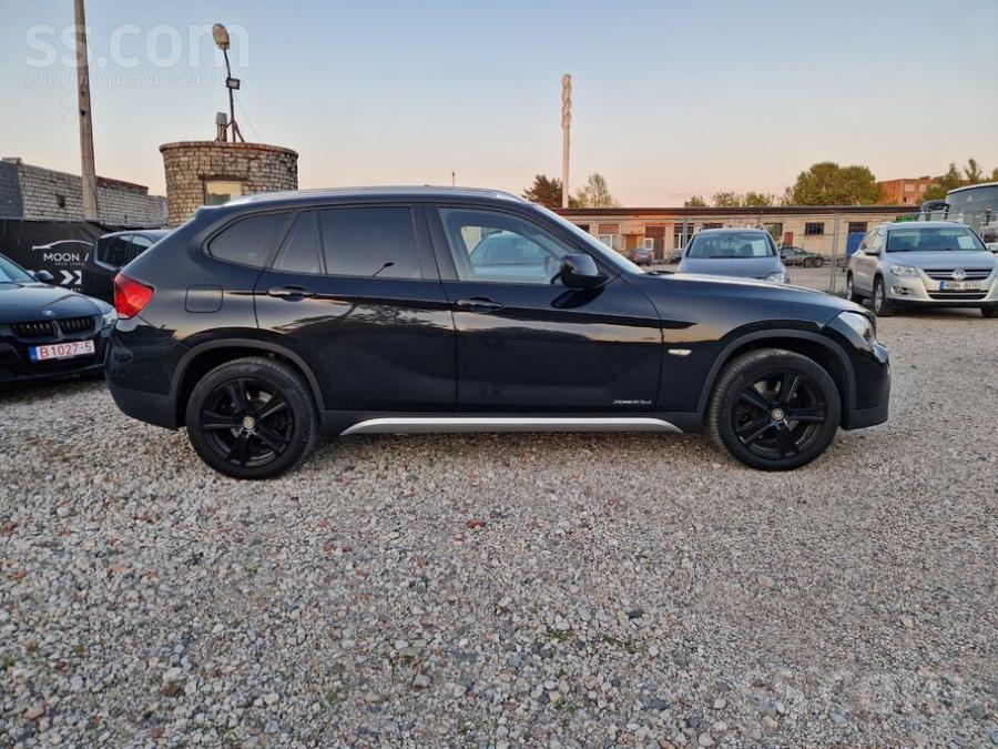 Black BMW X1 2011 in Liepaja, with an engine capacity of 2.00 L and mileage of 284 thousand km for 16000 €, photo 7 on AUTOMOTO.COM.LV