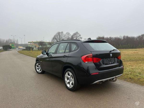 Melns BMW X1 2011 Šauļi, ar dzinēja tilpumu 2.00 L un nobraukumu 274 tūkst. km par 6200 €, foto 4 vietnē AUTOMOTO.COM.LV