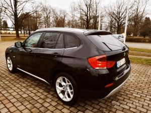 Black BMW X1 2011 in Jelgava, with an engine capacity of 2.00 L and mileage of 292 thousand km for 6700 €, photo 5 on AUTOMOTO.COM.LV