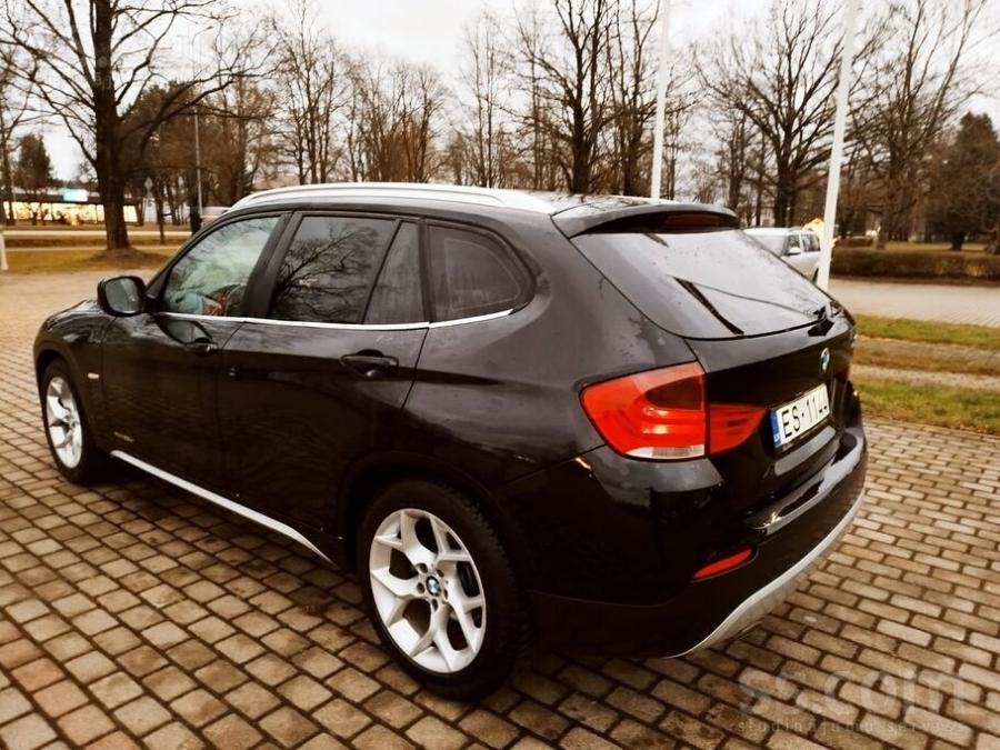Black BMW X1 2011 in Jelgava, with an engine capacity of 2.00 L and mileage of 292 thousand km for 6700 €, photo 5 on AUTOMOTO.COM.LV