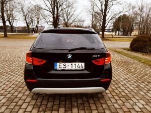 Black BMW X1 2011 in Jelgava, with an engine capacity of 2.00 L and mileage of 292 thousand km for 6700 €, photo 6 on AUTOMOTO.COM.LV