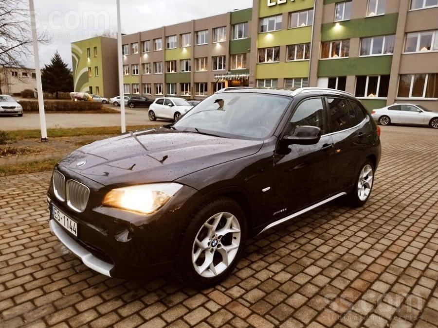 Black BMW X1 2011 in Jelgava, with an engine capacity of 2.00 L and mileage of 292 thousand km for 6700 €, photo 10 on AUTOMOTO.COM.LV