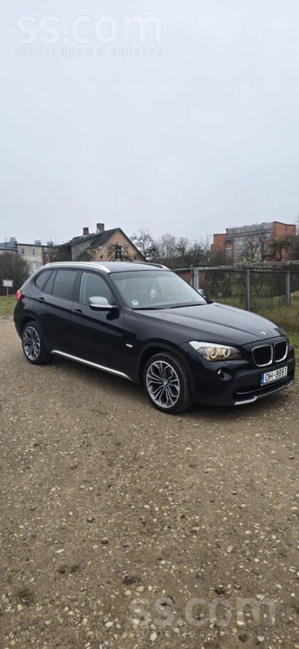 Black BMW X1 2011 in Madona, with an engine capacity of 2.00 L and mileage of 252 thousand km for 8000 €, photo 6 on AUTOMOTO.COM.LV