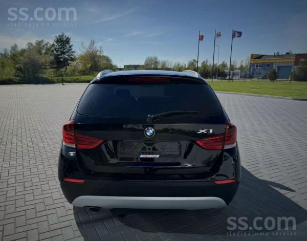 Black BMW X1 2011 in Telschi, with an engine capacity of 2.00 L and mileage of 231 thousand km for 6299 €, photo 5 on AUTOMOTO.COM.LV
