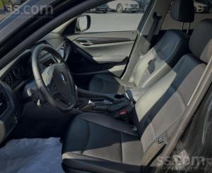 Black BMW X1 2011 in Telschi, with an engine capacity of 2.00 L and mileage of 231 thousand km for 6299 €, photo 7 on AUTOMOTO.COM.LV