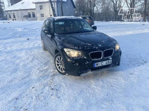 Black BMW X1 2011 in Prienai, with an engine capacity of 2.00 L and mileage of 296 thousand km for 5500 €, photo 7 on AUTOMOTO.COM.LV