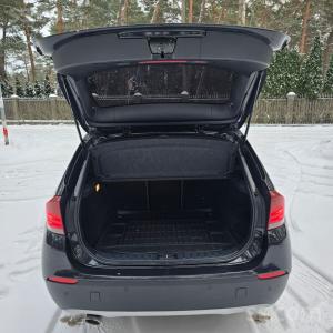 Black BMW X1 2011 in Jurmala, with an engine capacity of 2.00 L and mileage of 293 thousand km for 7500 €, photo 5 on AUTOMOTO.COM.LV