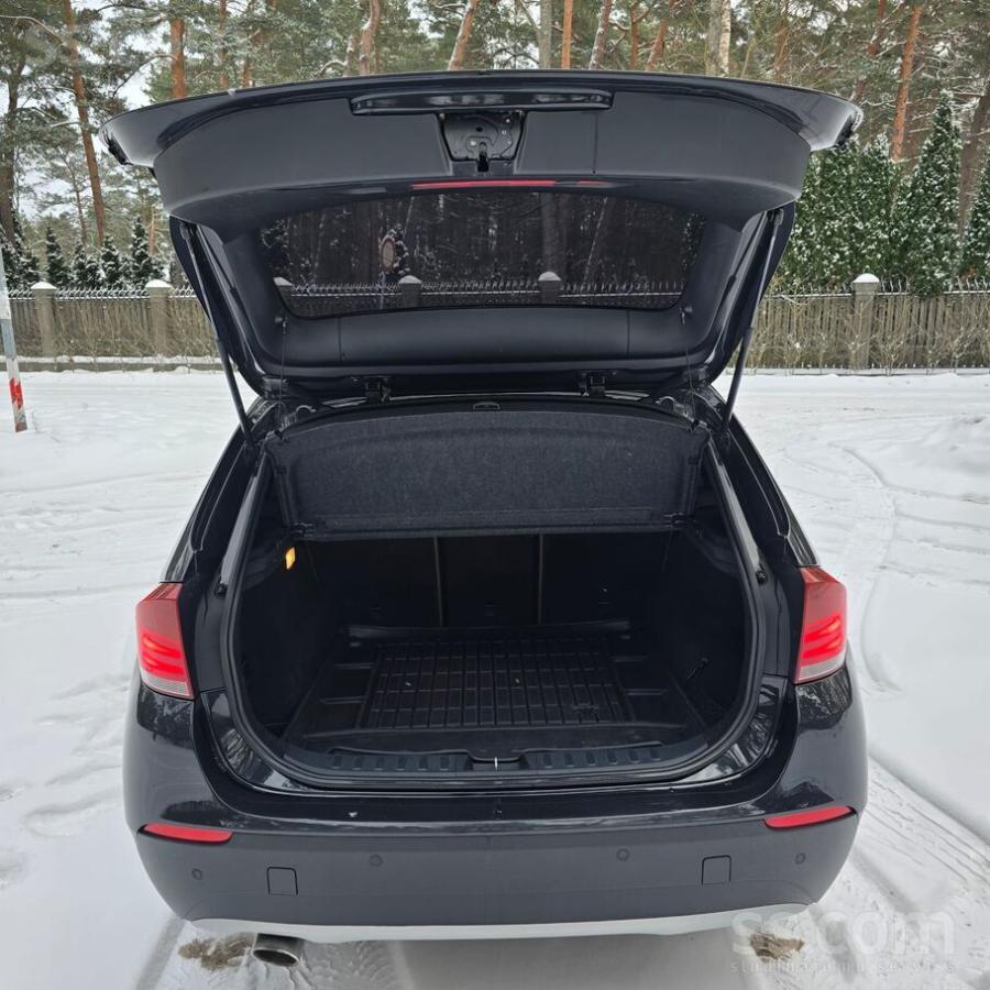 Black BMW X1 2011 in Jurmala, with an engine capacity of 2.00 L and mileage of 293 thousand km for 7500 €, photo 5 on AUTOMOTO.COM.LV
