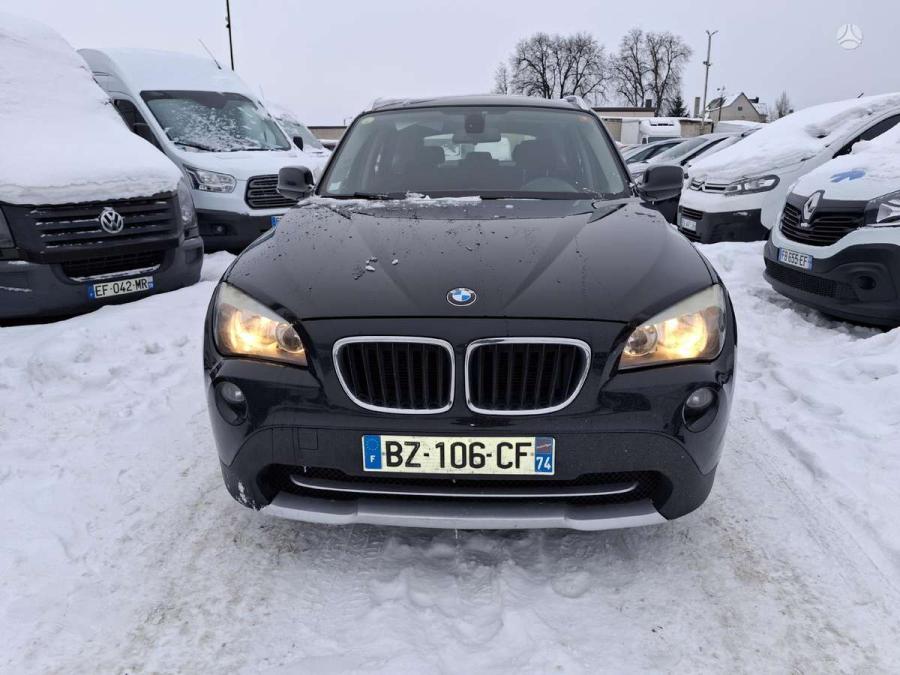 Black BMW X1 2011 in Taurage, with an engine capacity of 2.00 L and mileage of 270 thousand km for 5900 €, photo 1 on AUTOMOTO.COM.LV