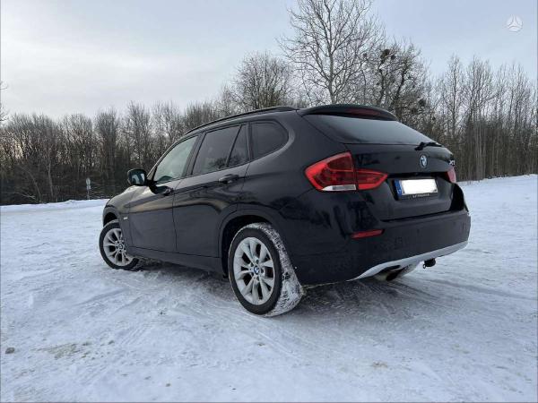 Black BMW X1 2011 in Kaunas, with an engine capacity of 2.00 L and mileage of 229 thousand km for 8250 €, photo 6 on AUTOMOTO.COM.LV
