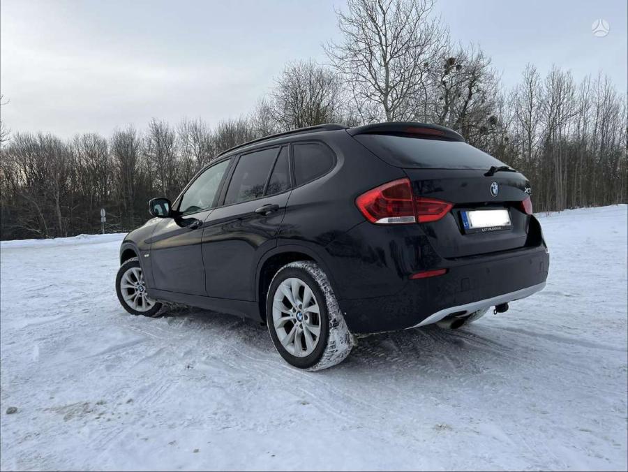 Black BMW X1 2011 in Kaunas, with an engine capacity of 2.00 L and mileage of 229 thousand km for 8250 €, photo 6 on AUTOMOTO.COM.LV