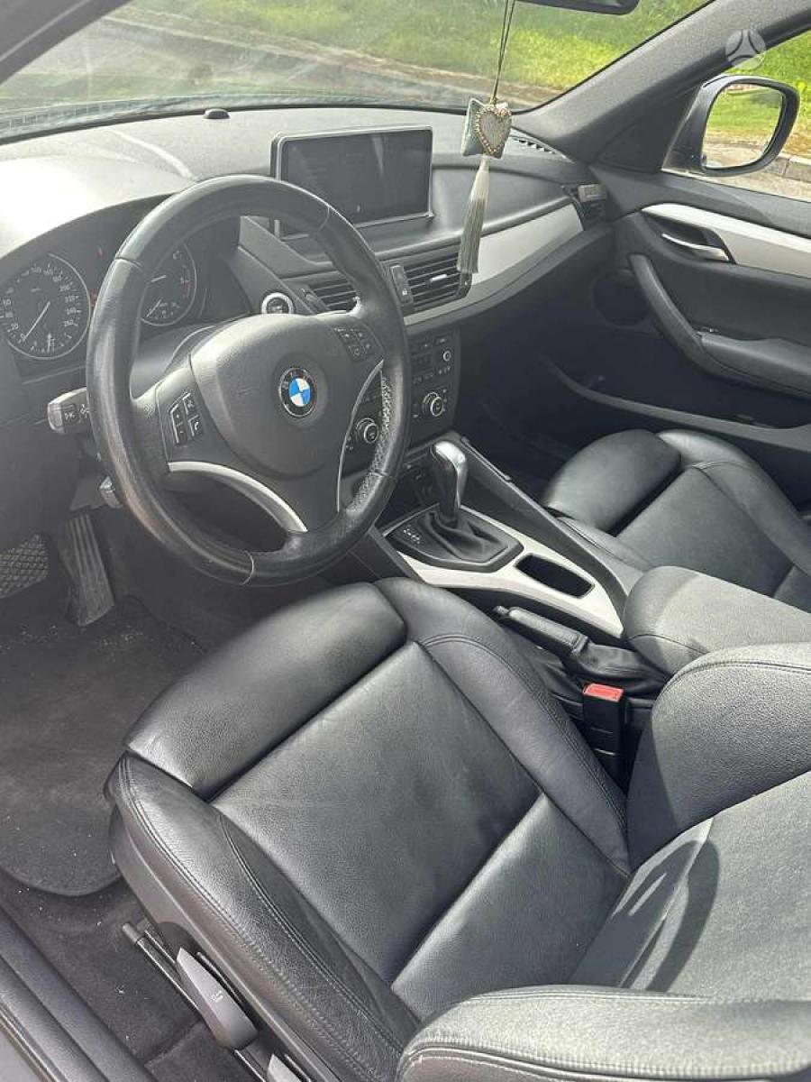 Black BMW X1 2011 in Kaunas, with an engine capacity of 2.00 L and mileage of 229 thousand km for 8250 €, photo 7 on AUTOMOTO.COM.LV