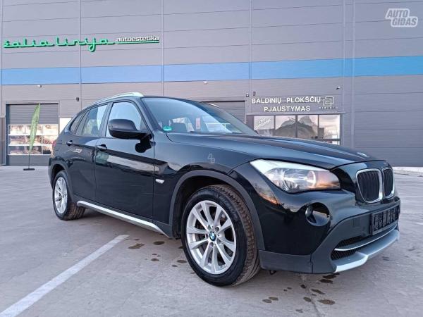Melns BMW X1 2011 Panevēža, ar dzinēja tilpumu 2.00 L un nobraukumu 267 tūkst. km par 5500 €, foto 2 vietnē AUTOMOTO.COM.LV