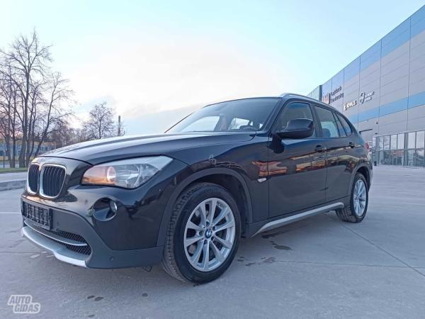Melns BMW X1 2011 Panevēža, ar dzinēja tilpumu 2.00 L un nobraukumu 267 tūkst. km par 5500 €, foto 5 vietnē AUTOMOTO.COM.LV
