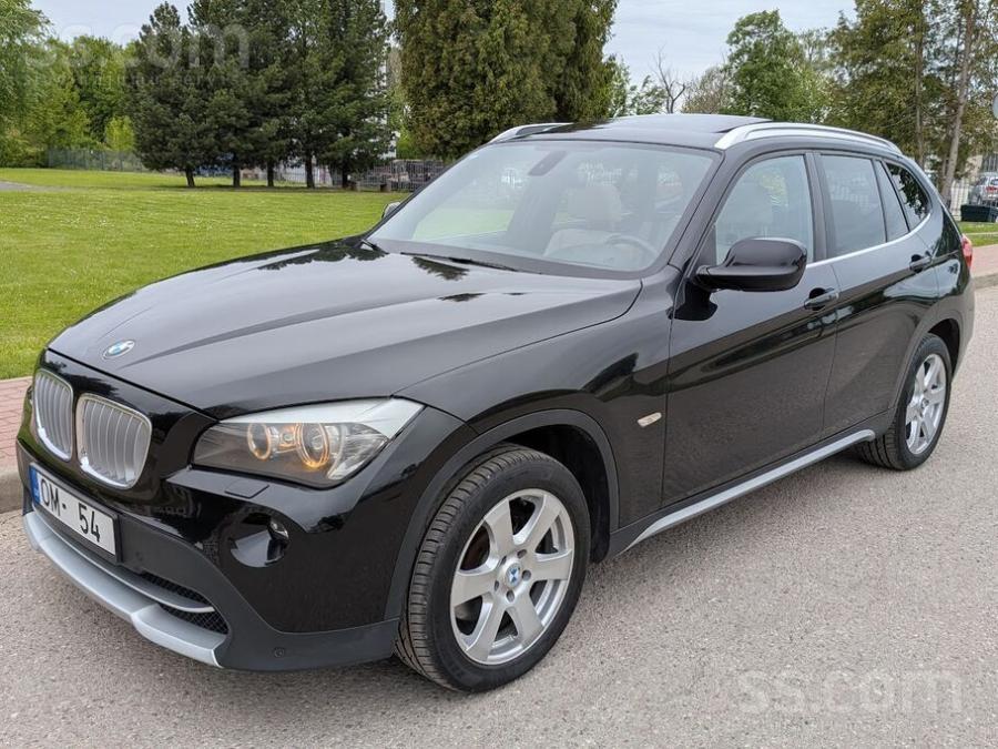 Melns BMW X1 2011 Rīga, ar dzinēja tilpumu 2.00 L un nobraukumu 287 tūkst. km par 9400 €, foto 1 vietnē AUTOMOTO.COM.LV