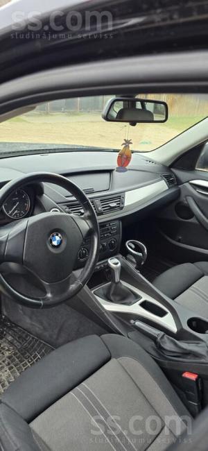 Melns BMW X1 2011 Madona, ar dzinēja tilpumu 2.00 L un nobraukumu 254 tūkst. km par 7500 €, foto 7 vietnē AUTOMOTO.COM.LV