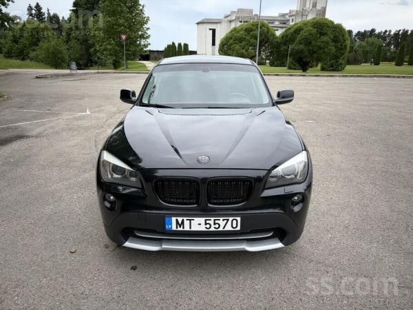 Черный БМВ Х1 2011 в Айзкраукле, объемом двигателя 2.00 л и пробегом 250 тыс. км за 7500 €, фото 2 на AUTOMOTO.COM.LV