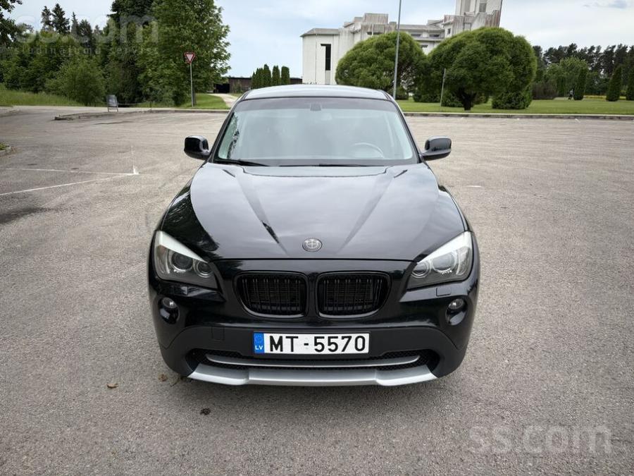 Black BMW X1 2011 in Aizkraukle, with an engine capacity of 2.00 L and mileage of 250 thousand km for 7500 €, photo 3 on AUTOMOTO.COM.LV