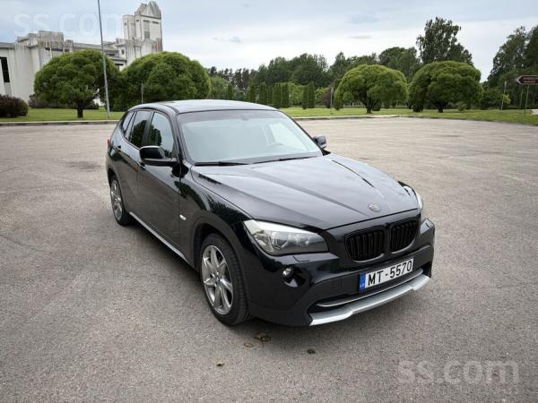 Черный БМВ Х1 2011 в Айзкраукле, объемом двигателя 2.00 л и пробегом 250 тыс. км за 7500 €, фото 3 на AUTOMOTO.COM.LV
