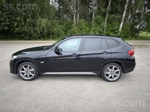 Black BMW X1 2011 in Aizkraukle, with an engine capacity of 2.00 L and mileage of 250 thousand km for 7500 €, photo 9 on AUTOMOTO.COM.LV