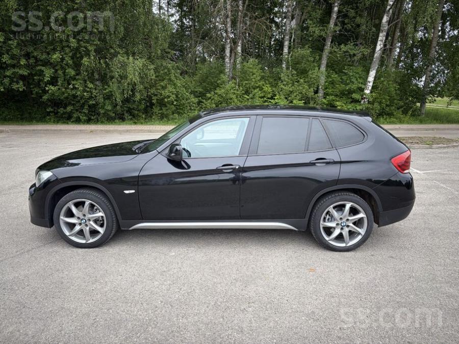 Black BMW X1 2011 in Aizkraukle, with an engine capacity of 2.00 L and mileage of 250 thousand km for 7500 €, photo 9 on AUTOMOTO.COM.LV