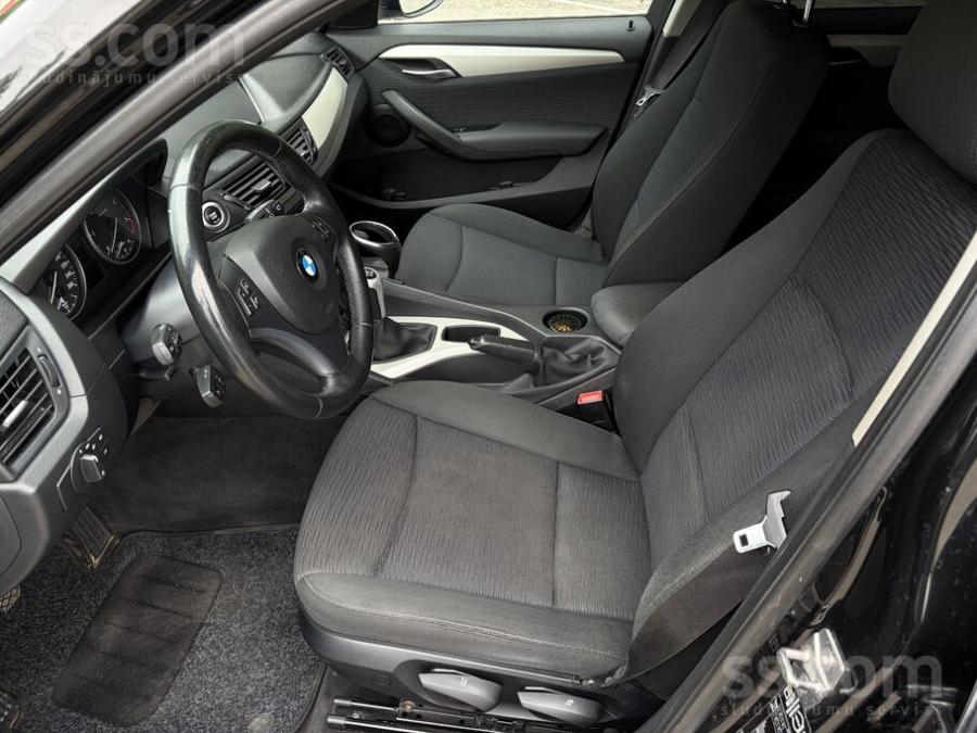Black BMW X1 2011 in Aizkraukle, with an engine capacity of 2.00 L and mileage of 250 thousand km for 7500 €, photo 11 on AUTOMOTO.COM.LV